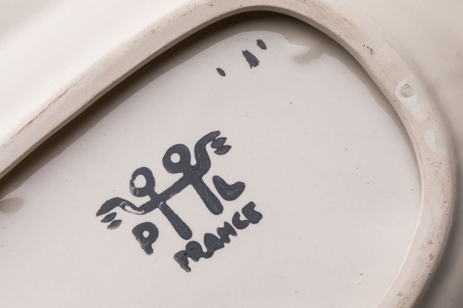 Jacques Pouchain | Plat ovale en céramique émaillée à décor d'un oiseau ...