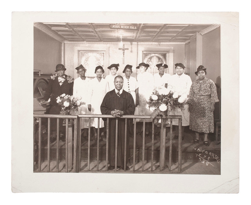 James van der Zee | EARLY PHOTOGRAPHY]. Church Group, 1938. New York ...