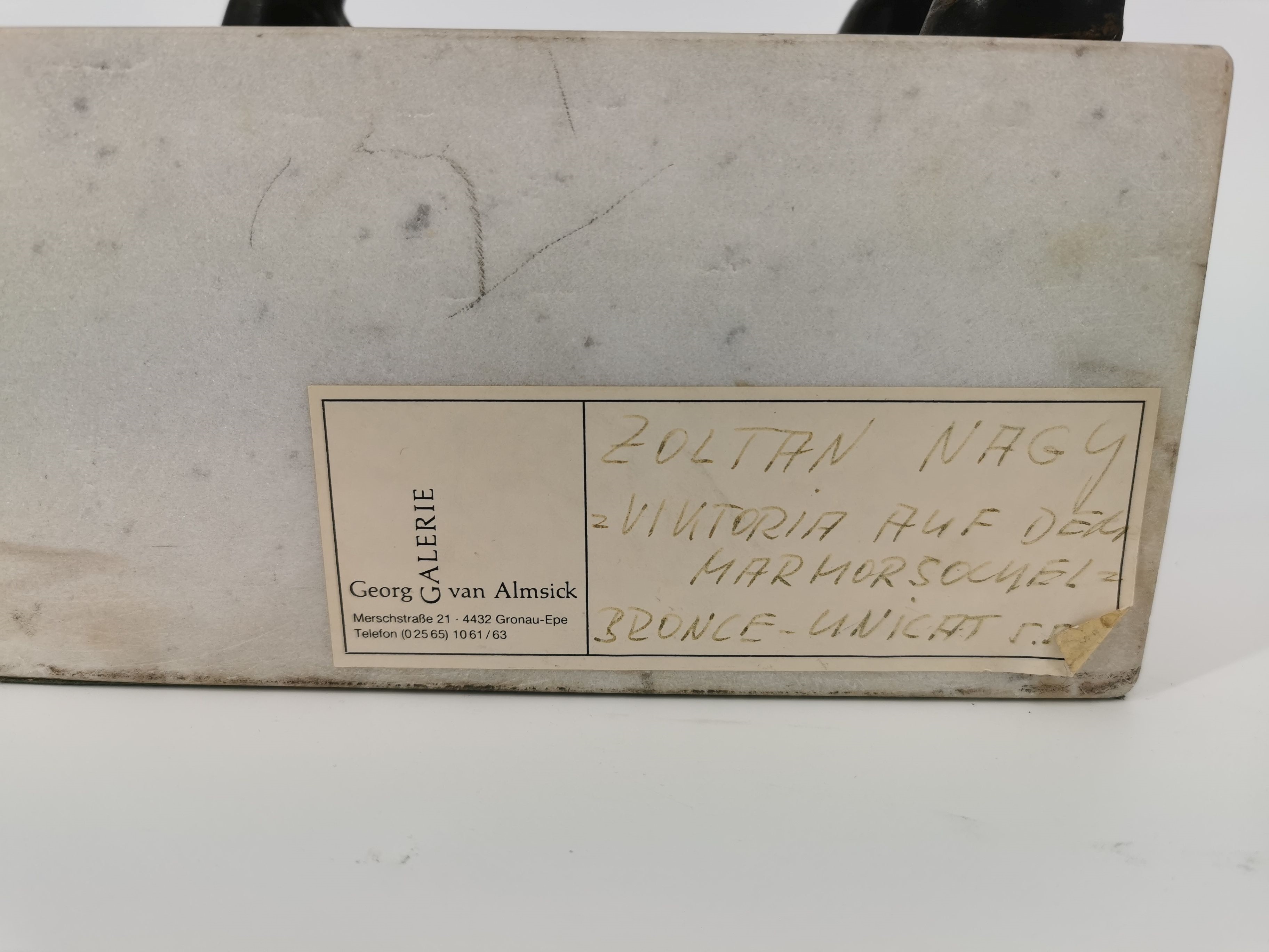 Zoltan Nagy | Victoria auf dem Marmorsockel | MutualArt