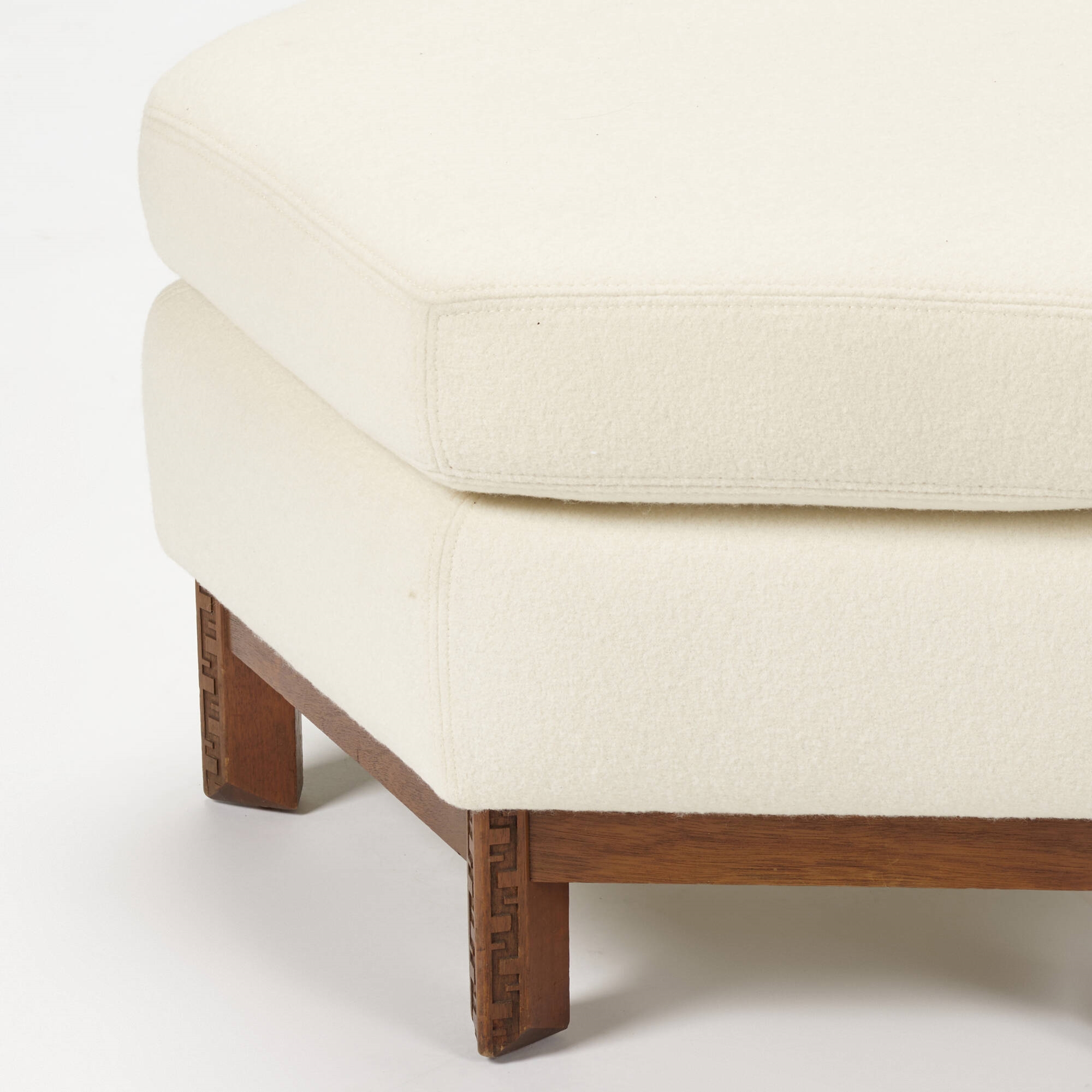Frank Lloyd Wright | Ottomans model 1583, pair (Circa 1955) | MutualArt