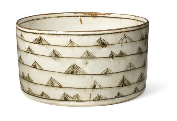 Gertrud Vasegaard | A large, cylindrical stoneware bowl (1850 - 1950 ...