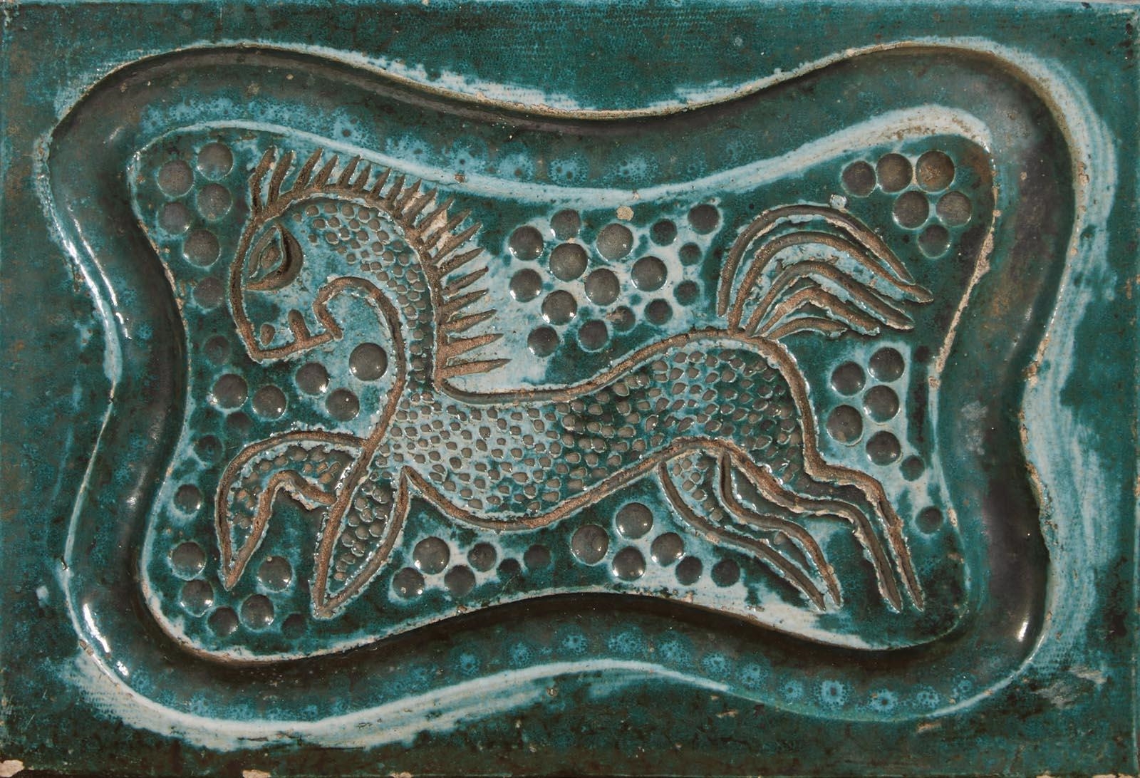 Boleslaw Danikowski | Carreau en céramique émaillée à décor de cheval ...