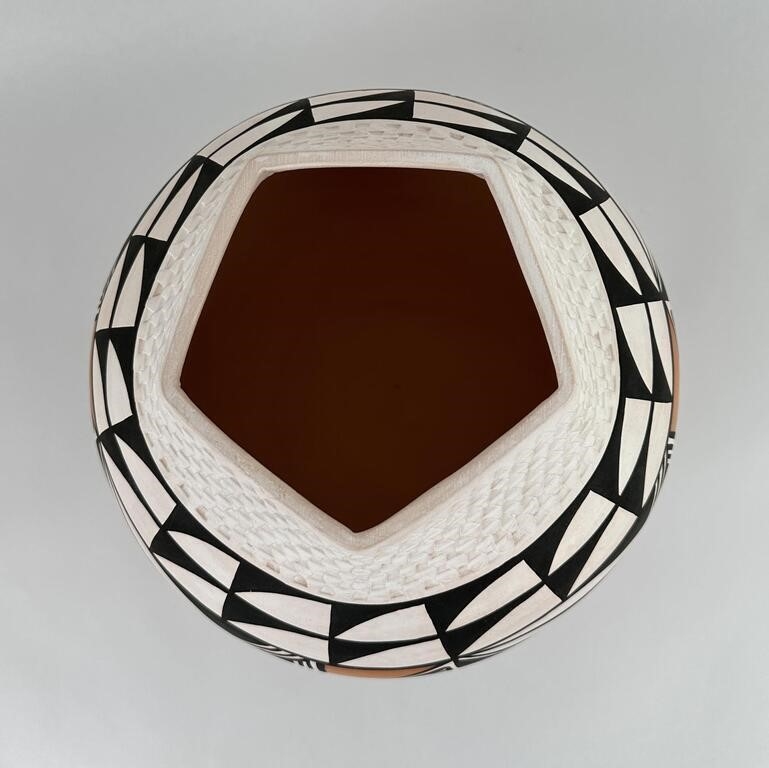 Earlene Antonio | Earlene Antonio Acoma Pueblo Indian Pot | MutualArt
