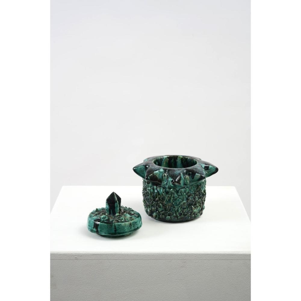 Alice Colonieu | Boite en terre chamottée émaillée vert nuancé de noir ...
