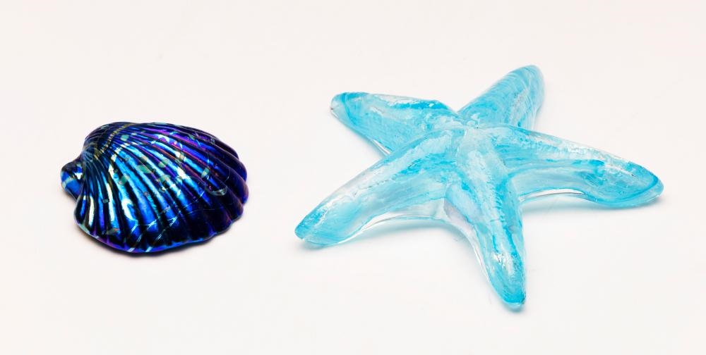 Colin Heaney | A Colin Heaney art glass shell together with a Colin ...