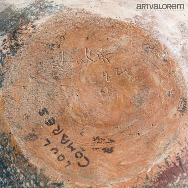 Loul Combres | Large ball vase in white and grey slip-coated terra ...