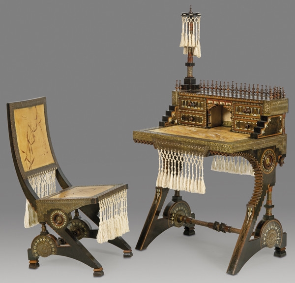 Carlo Bugatti | Conjunto de mesa de escritorio y silla | MutualArt