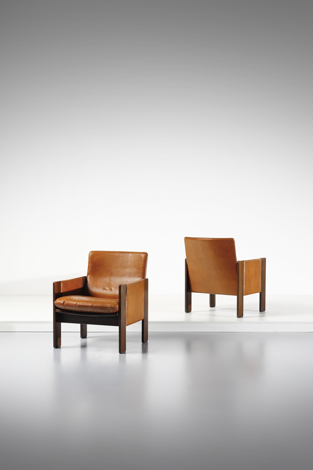 Tobia Scarpa | Pair of 917 armchairs for Cassina, Meda (1965) | MutualArt