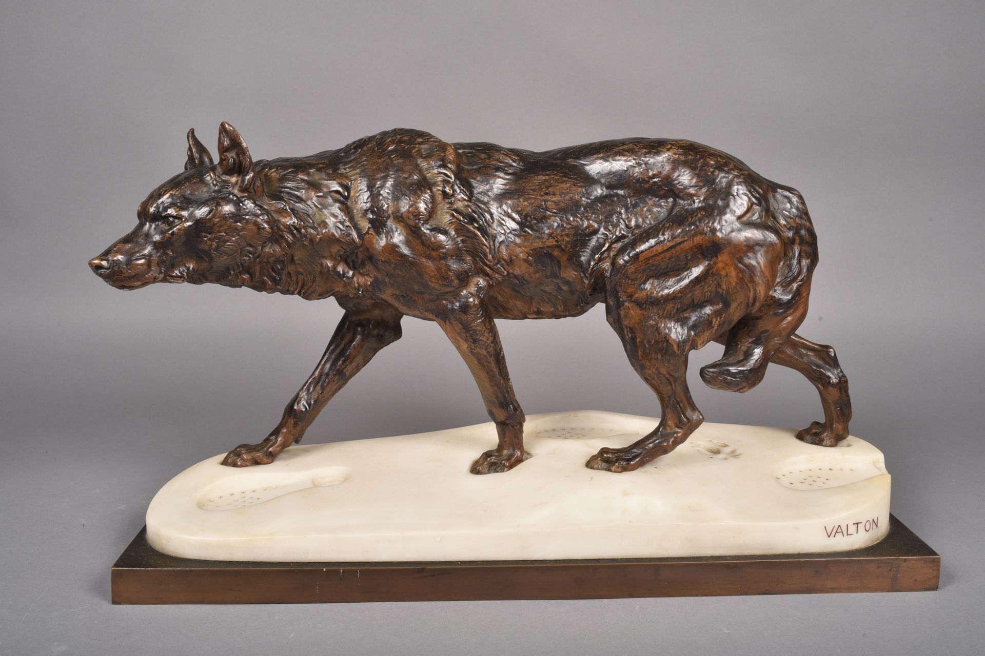 Charles Valton | Le loup poursuivant le chasseur | MutualArt