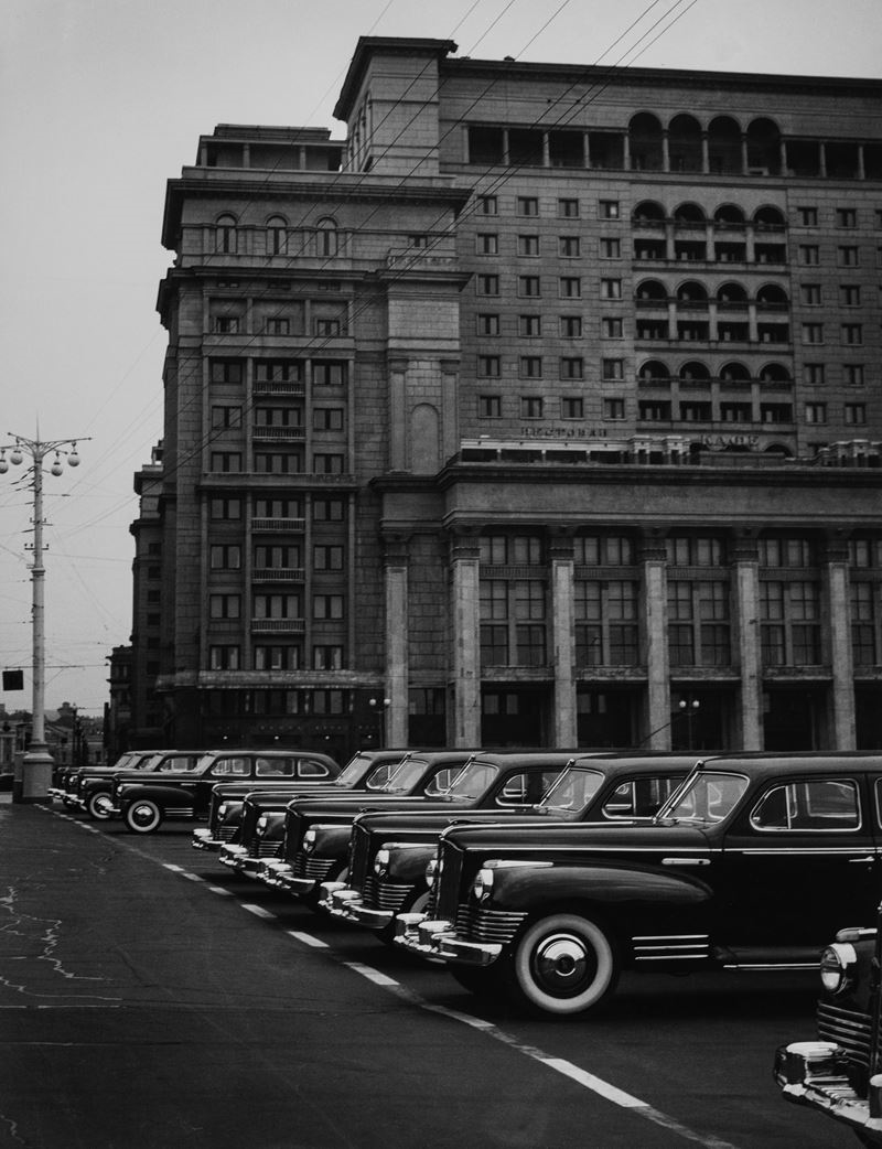 Jewgeni Chaldej | Zus'ì, Stalin factory, 1950s | MutualArt