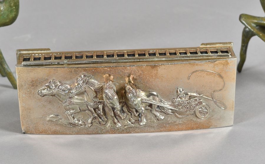 Raoh Schorr | Deux biches Bronze à patine verte | MutualArt