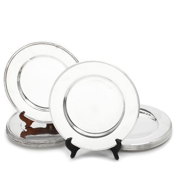 F. Hingelberg | Six sterling silver plates (20th Century) | MutualArt