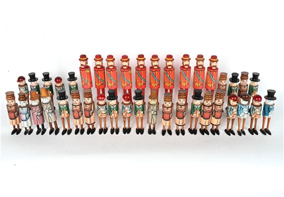 Bill Bell | GROUPING OF BILL BELL COLLECTIBLE WOODEN FIGURES | MutualArt