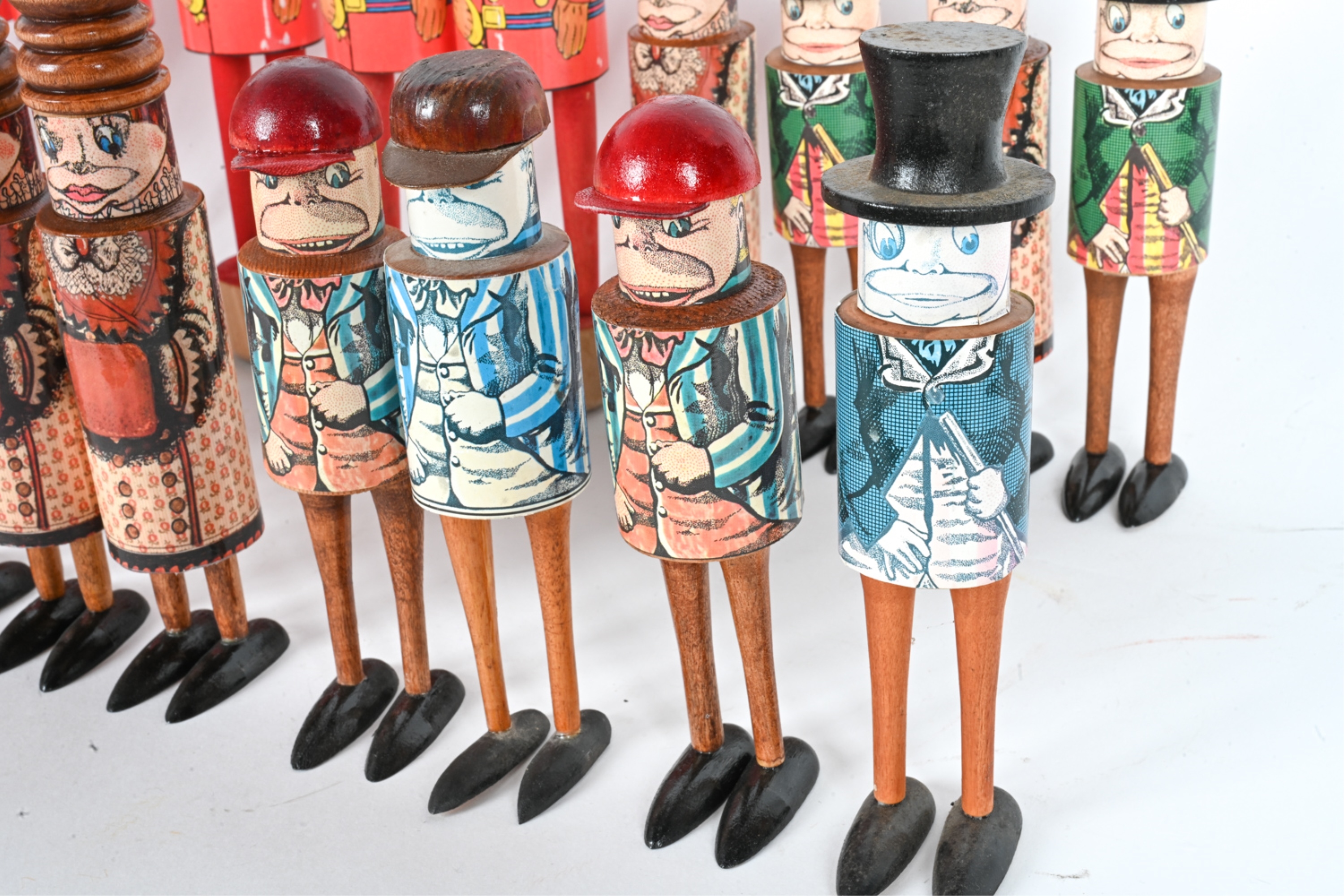 Bill Bell | GROUPING OF BILL BELL COLLECTIBLE WOODEN FIGURES | MutualArt