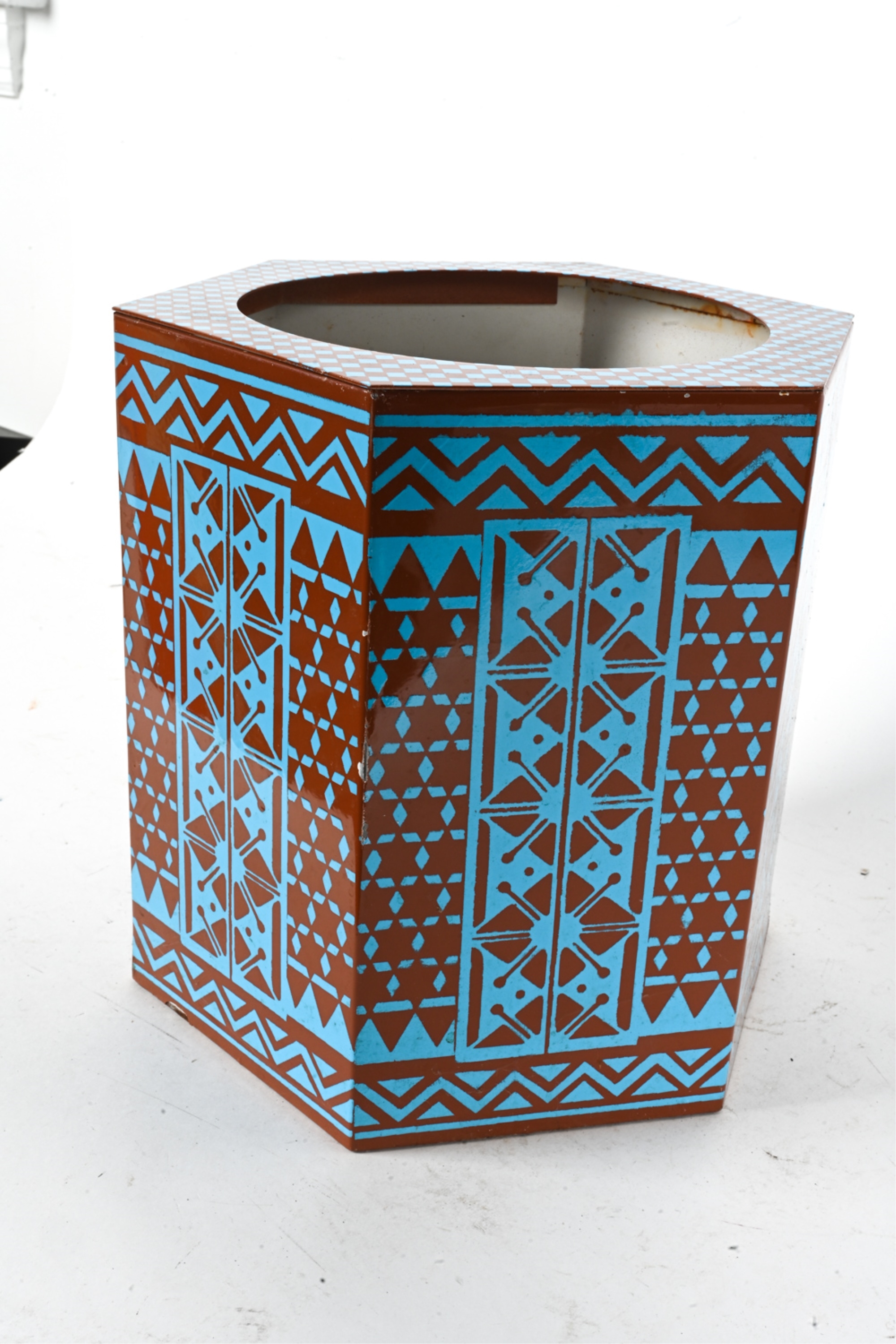 Bill Bell | BILL BELL OP-ART METAL PLANTER | MutualArt