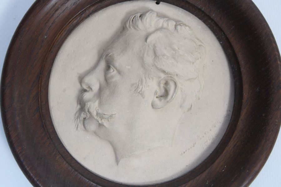 Max Claudet | Henry de Fontenay. Médaillon en terre cuite Diamètre sans ...