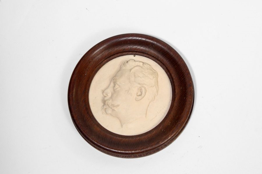 Max Claudet | Henry de Fontenay. Médaillon en terre cuite Diamètre sans ...