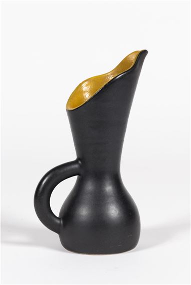 Pol Chambost | Pichet en céramique émaillée noire et jaune | MutualArt