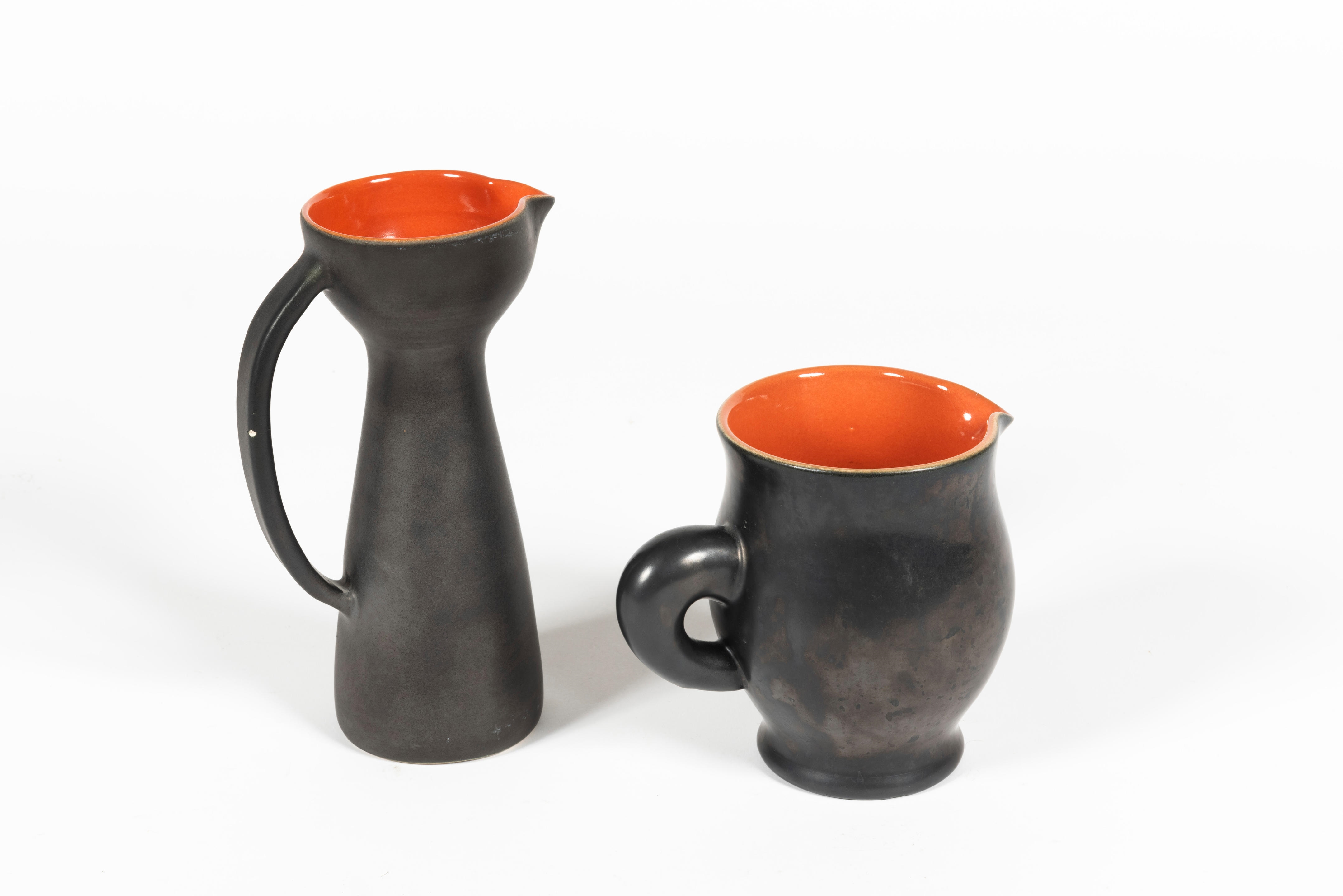 Pol Chambost | Suite de deux pichets en céramique émaillée noire et ...