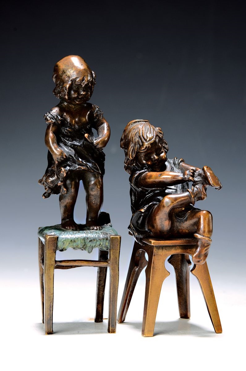 Juan Clara | 1x girl sitting on a chair and laboriously putting on a ...