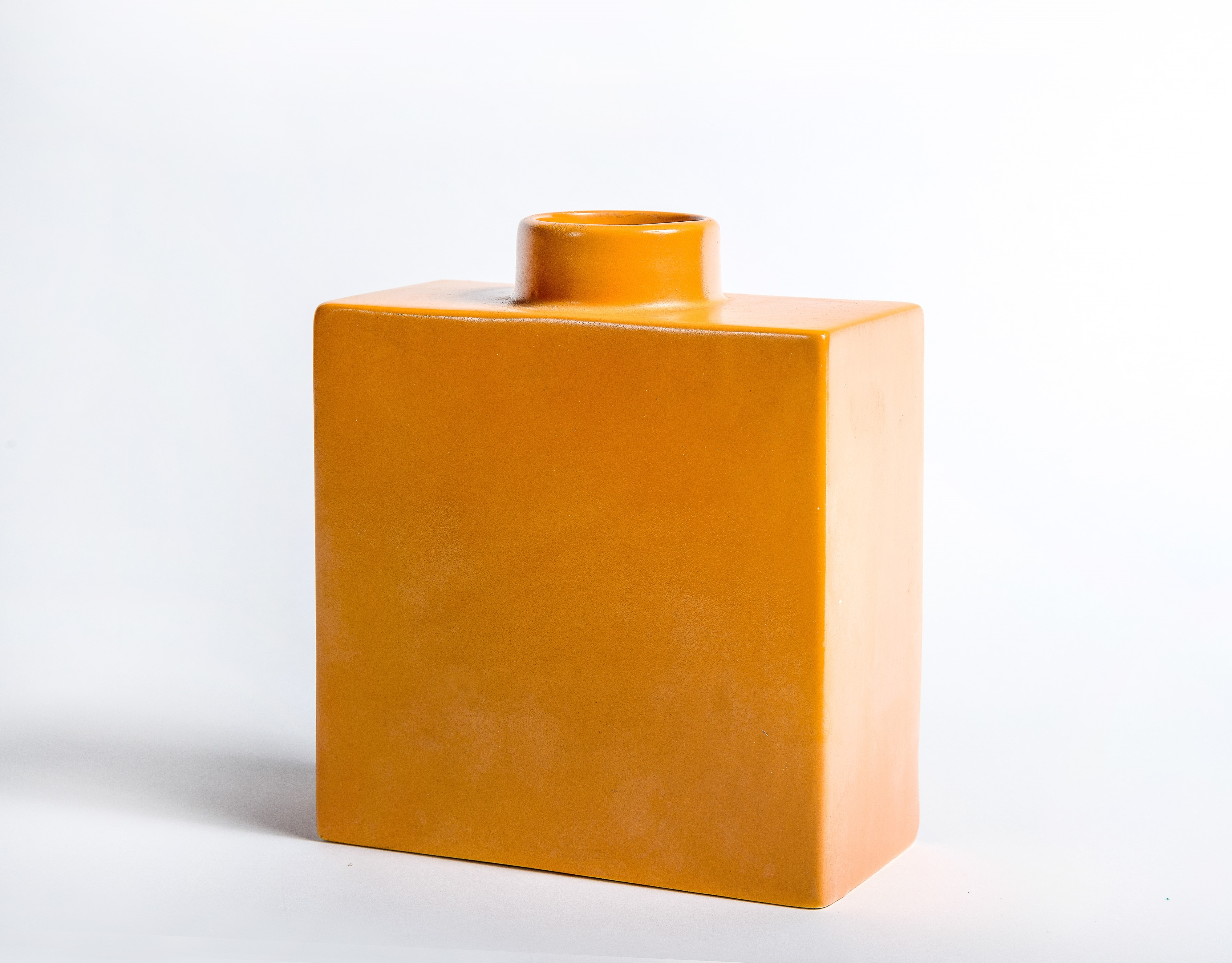 Gio Ponti | Vaso da fiore ocra per Richard Ginori (1930) | MutualArt