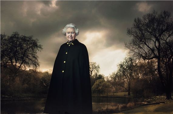 Leibovitz Annie | Queen Elizabeth II, Buckingham Palace, London (2007 ...