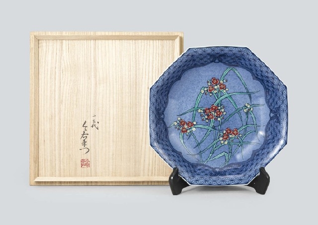 Imaizumi Imaemon | Iro-nabeshima plate with design of dayflower | MutualArt