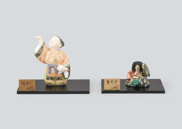 Shinkyō Nakamura | Child holding peach / Kikujido | MutualArt