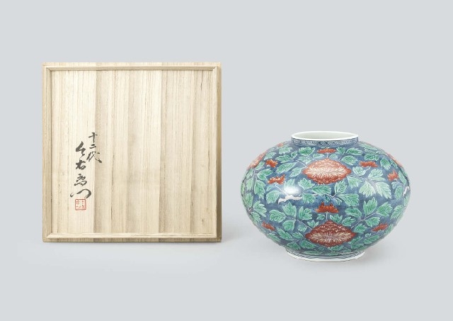 Imaizumi Imaemon Xii | Iro-nabeshima vase with design of peony | MutualArt