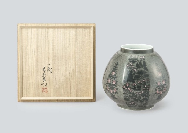Imaizumi Imaemon | Iro-nabeshima vase with design of grass and flower ...