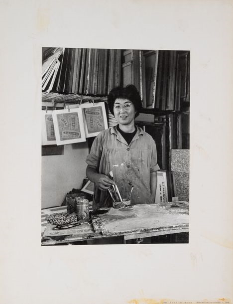Willy Maywald | Korean painter Seund Ja Rhee in her studio in Paris (Circa 1970) | MutualArt