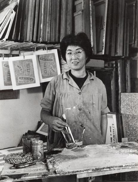 Willy Maywald | Korean painter Seund Ja Rhee in her studio in Paris (Circa 1970) | MutualArt