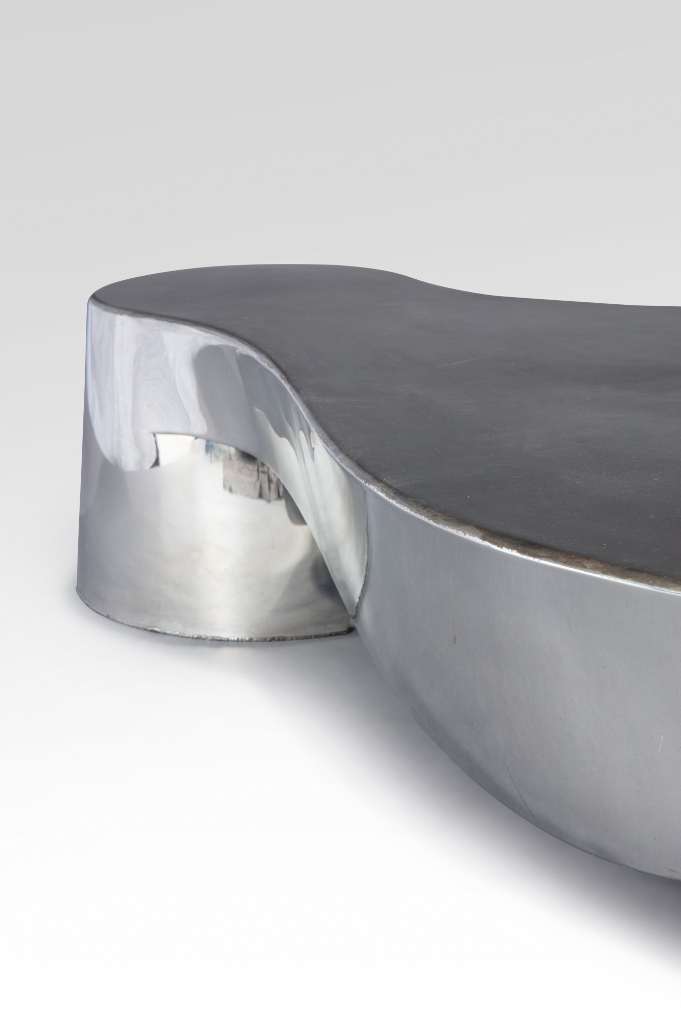 Ron Arad | Table basse Two legs and a table (1991) | MutualArt