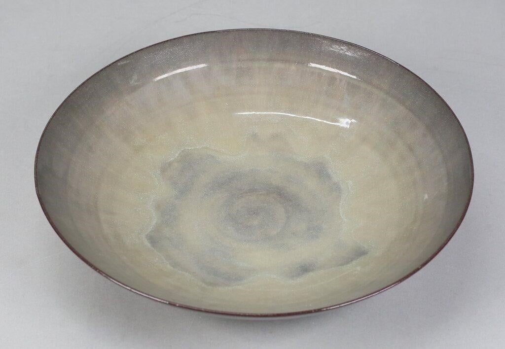 Otto Natzler | A hand-built ceramic bud vase/sculpture (1977) | MutualArt