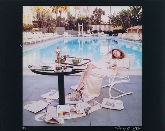 Terry O'Neill | Faye Dunaway by the pool, Beverly Hills (1977) | MutualArt