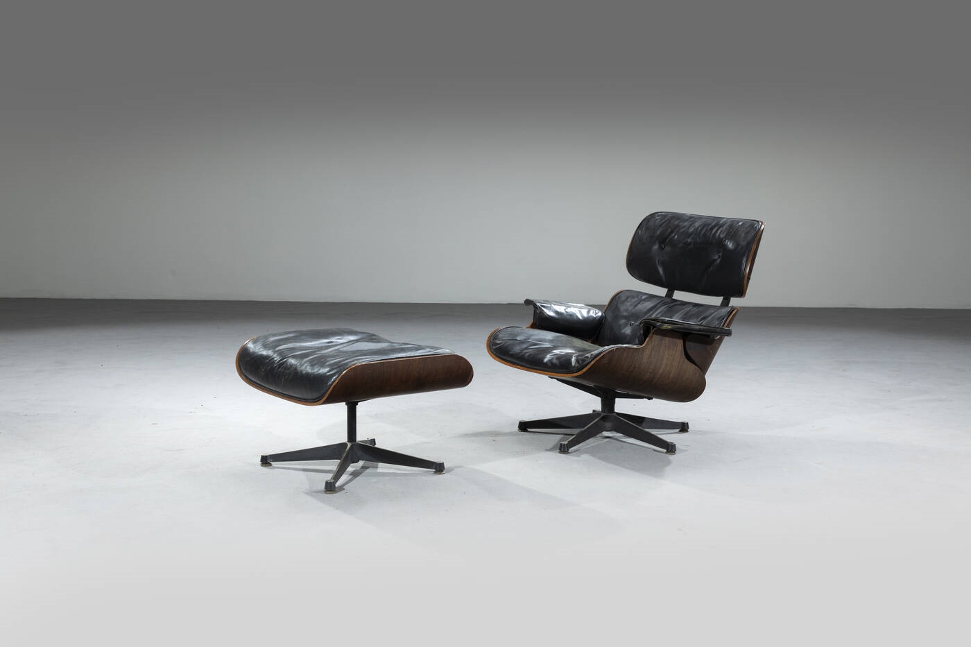 Charles & Ray Eames | Poltrona con poggiapiedi mod. 670-671 (50 ...