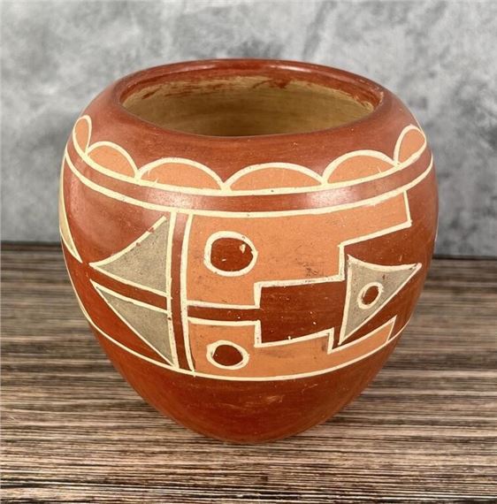 Flora Naranjo | Flora Naranjo Santa Clara Pueblo Indian Pot | MutualArt