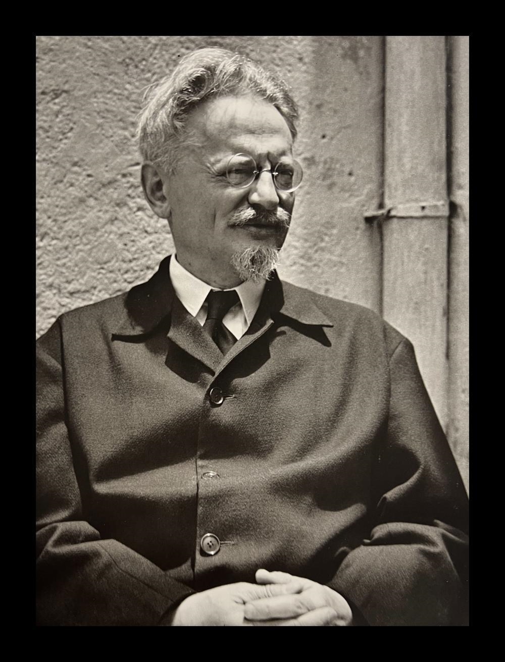 Manuel Álvarez Bravo | Manuel Alvarez, Leon Trotsky, 1930-40 (20th ...