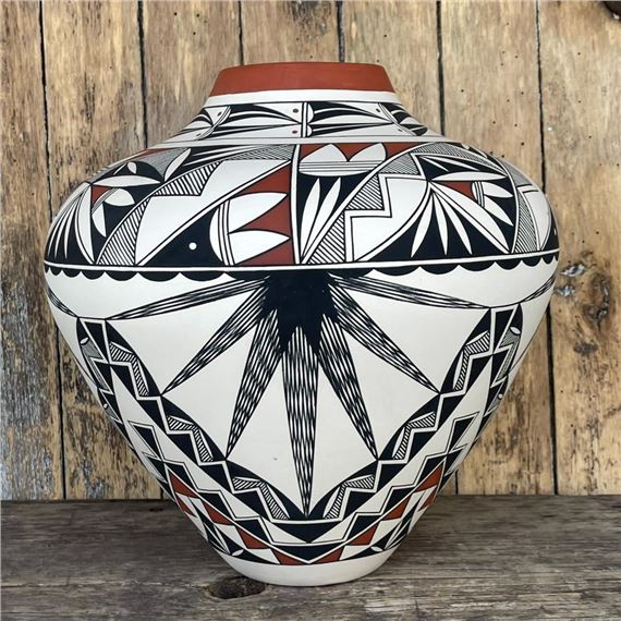 Patricia Valencia | Biography