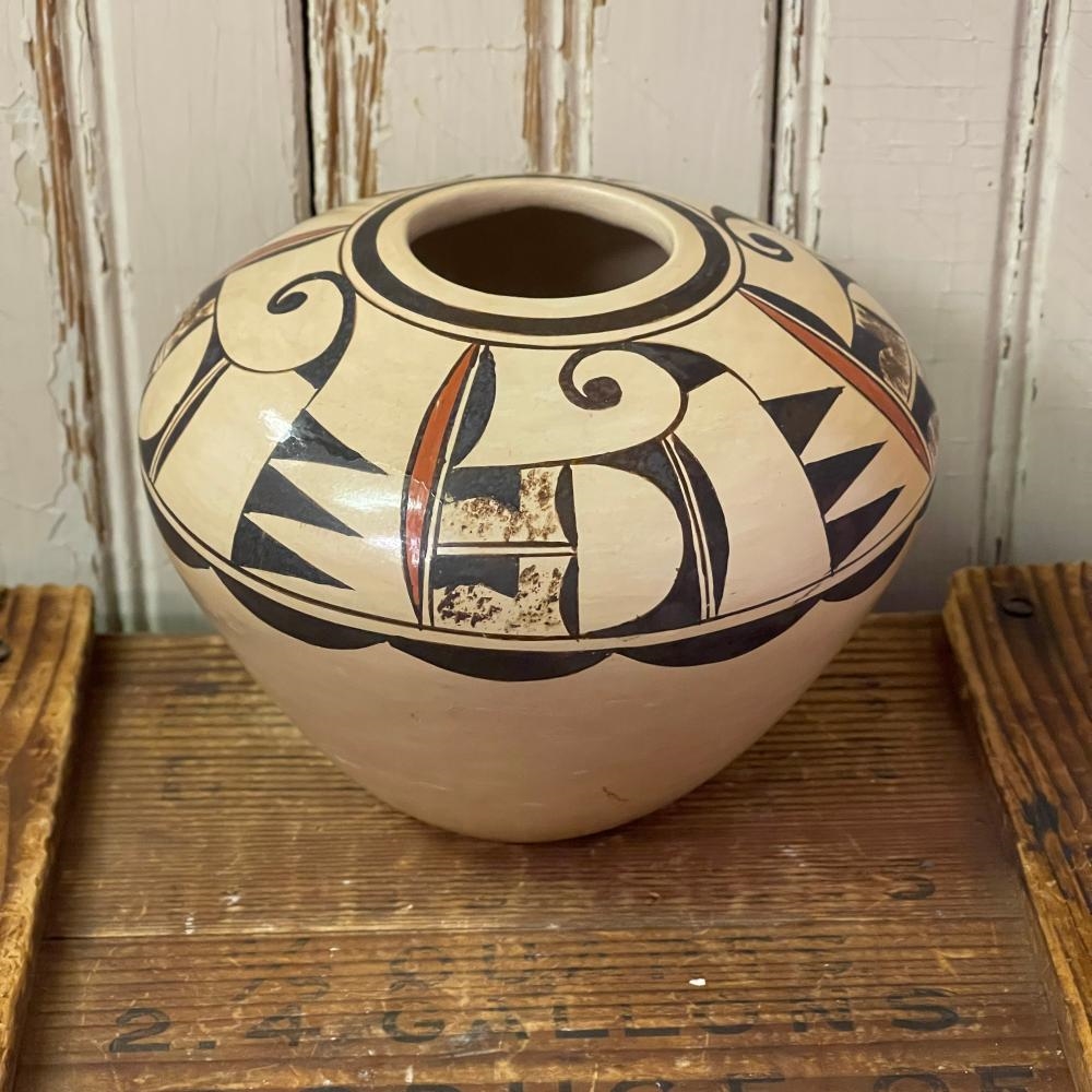 Adelle Lalo Nampeyo | Hopi Pot by artist Adelle Lalo Nampeyo | MutualArt