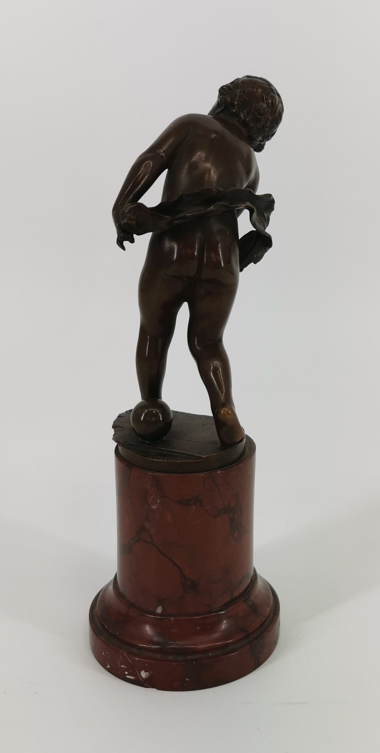 Julius Schmidt | Knabe, mit einer Kugel spielend (1826 - 1886) | MutualArt