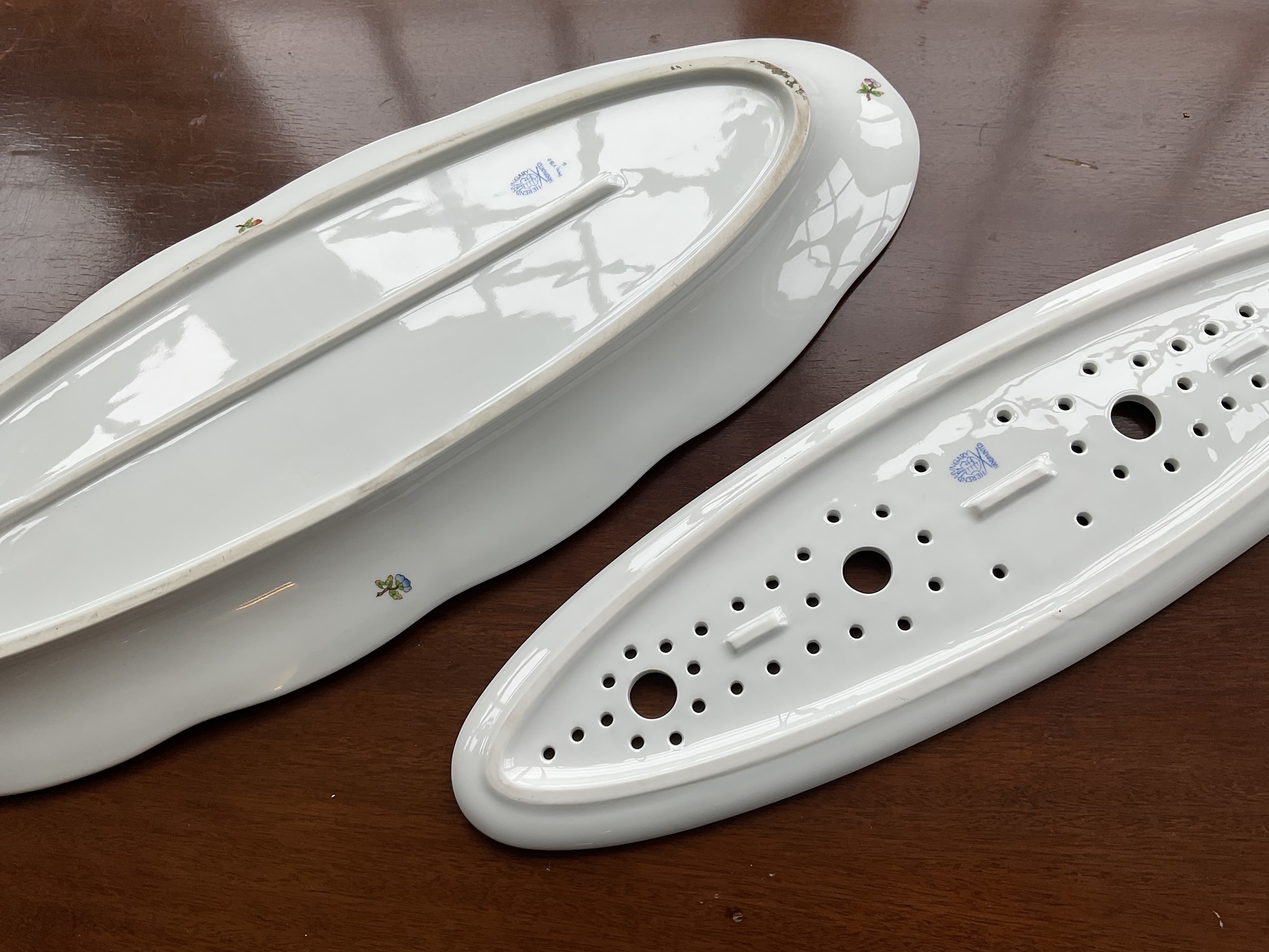 Queen Victoria | Large Herend Queen Victoria pattern fish platter, with ...