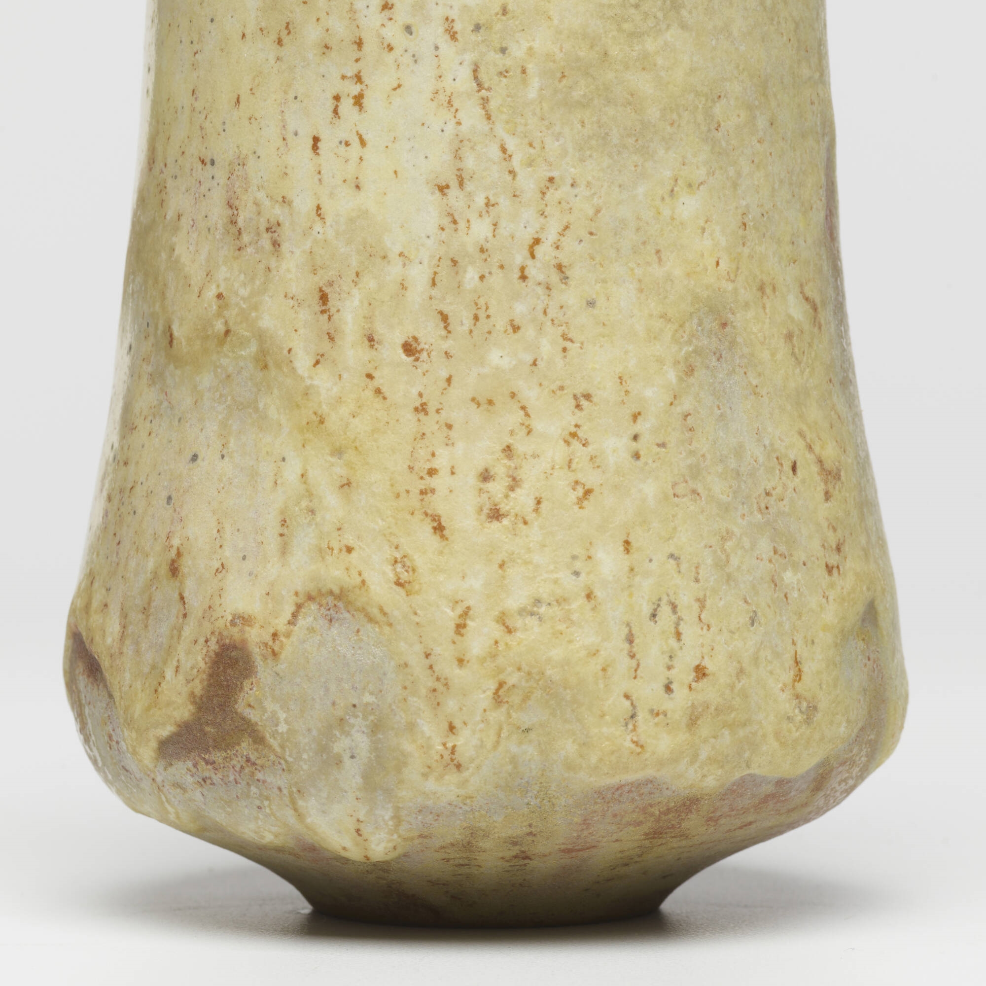 Otto & Gertrud Natzler | Vase form with lip (1961) | MutualArt