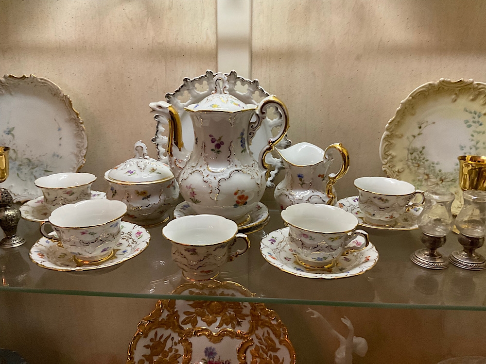 Wednesday | Meissen Porcelain Coffee Service Set | MutualArt