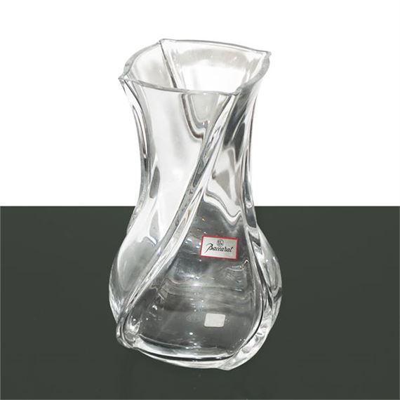 Baccarat | Serpentine model crystal vase | MutualArt