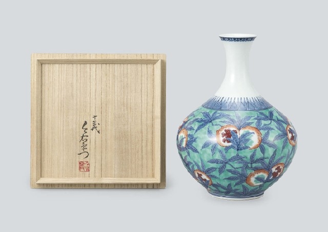Imaizumi Imaemon | Iro-nabeshima vase with design of pomegranate on ...