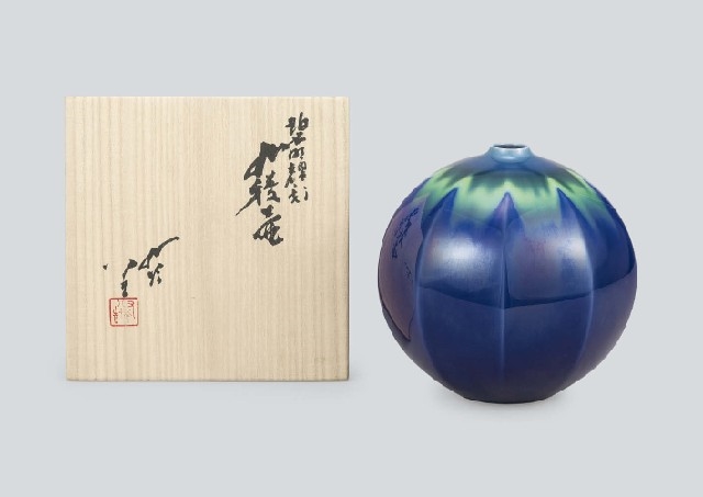 Tokuda Yasokichi III | Nine-sided polygon shaped jar in brilliant glaze ...
