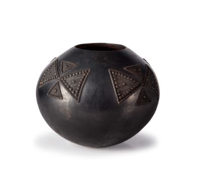 Nesta Nala | Ukhamba with geometric pattern (1996) | MutualArt