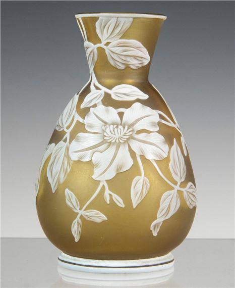 Thomas Webb | THOMAS WEBB CAMEO GLASS VASE | MutualArt