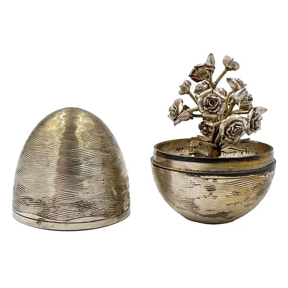 Nicholas Plummer | A NICHOLAS PLUMMER SILVER SURPRISE EGG THAT OPENS ...